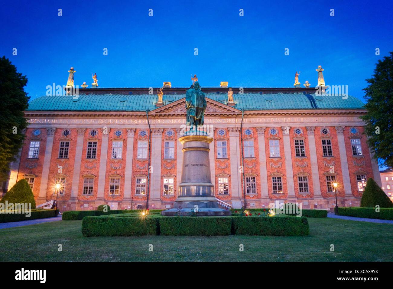 Night view of the House of Nobility (Riddarhuset) in the Old Town in ...