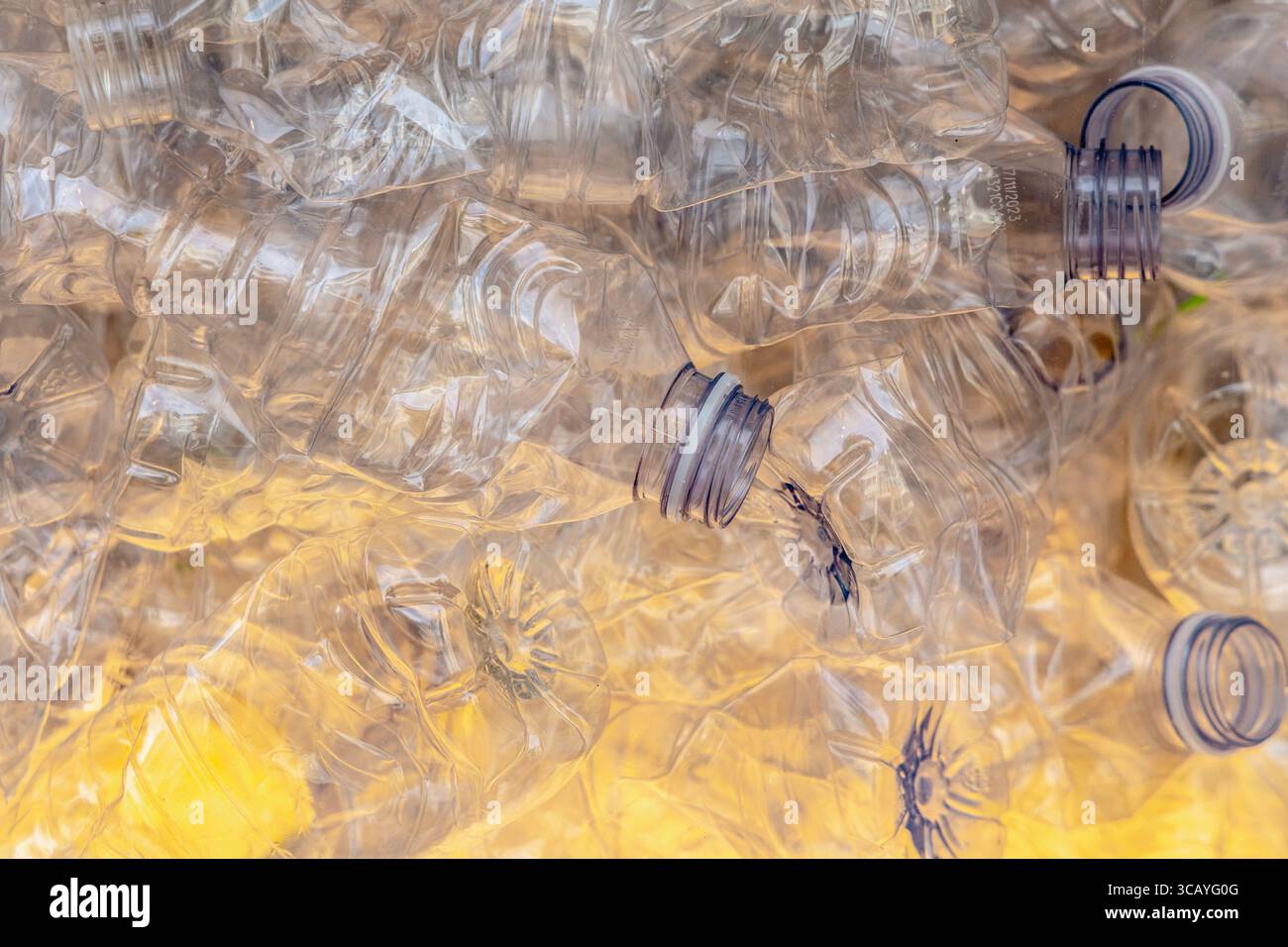 Plastic pollution bottles rubbish hi-res stock photography and images - Alamy