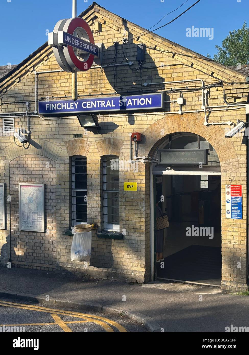 FINCHLEY CENTRAL TUBE STATION LONDON UNDERGROUND ON THE NORTHERN LINE ...