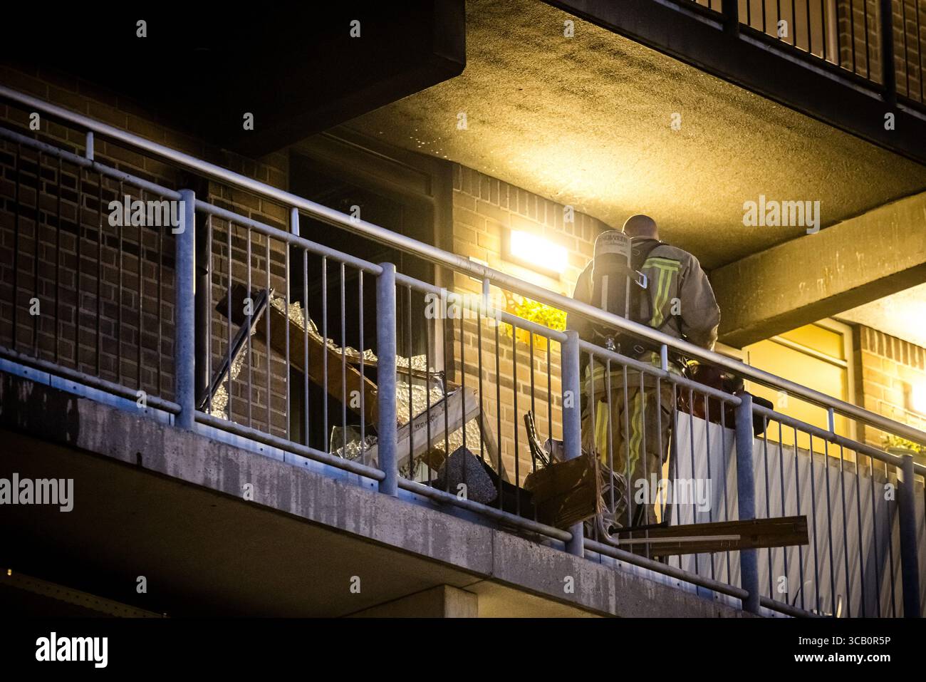 EINDHOVEN - Emergency services are on the scene at Brahmslaan where a ...