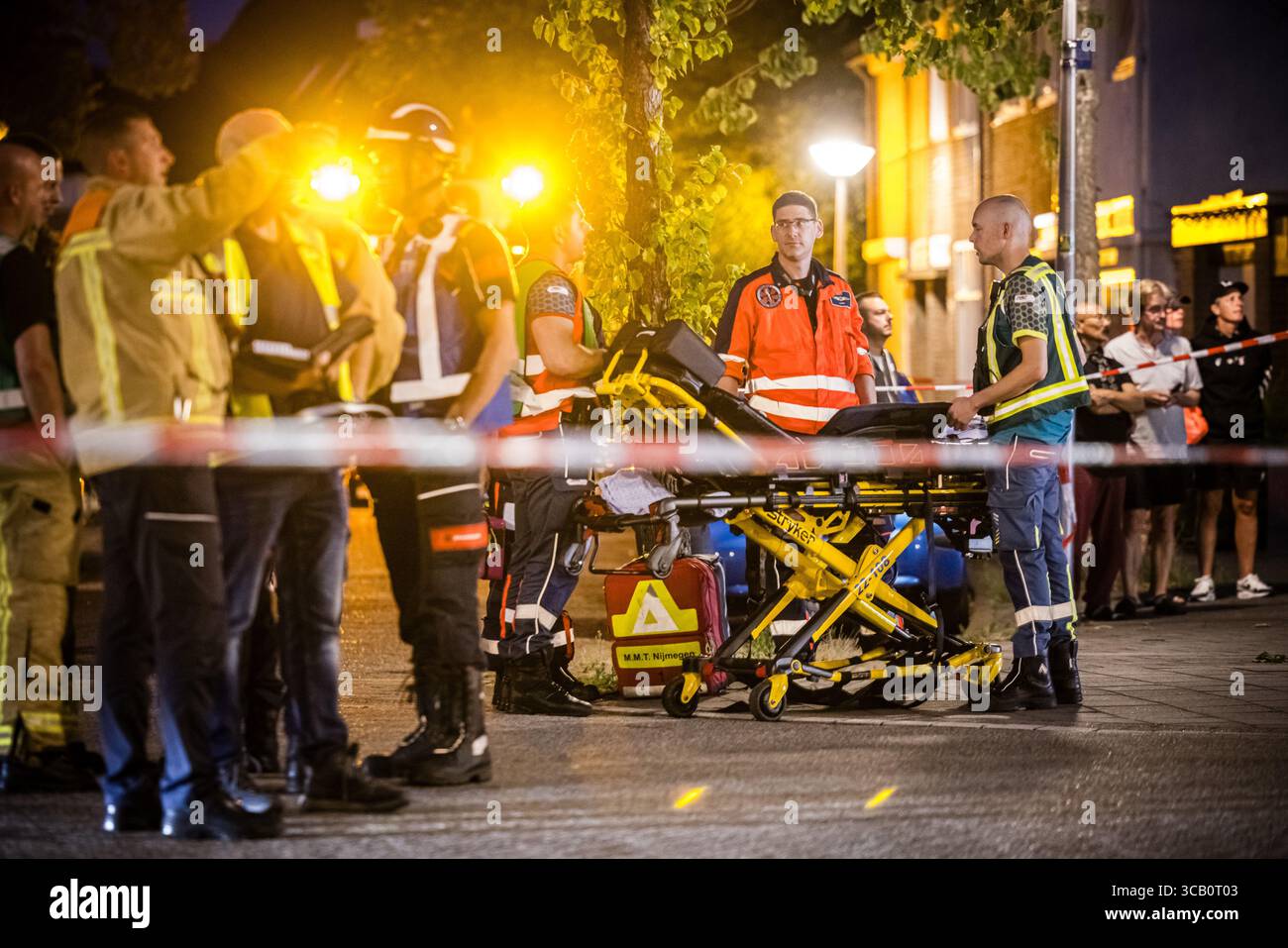 EINDHOVEN - Emergency services are on the scene at Brahmslaan where a ...