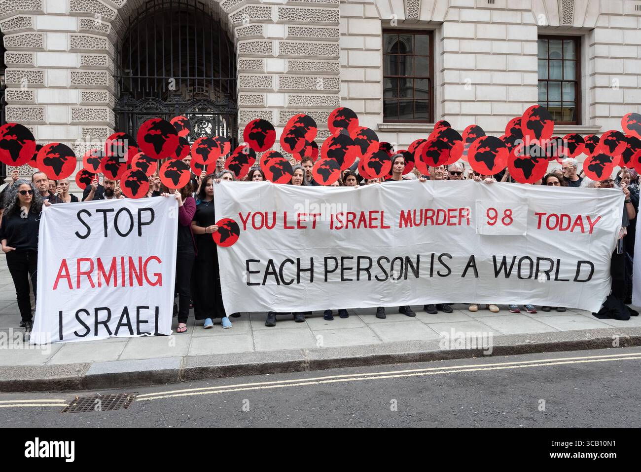 London, UK. 7 August, 2025. Activists from Mi-neged, a group of UK ...