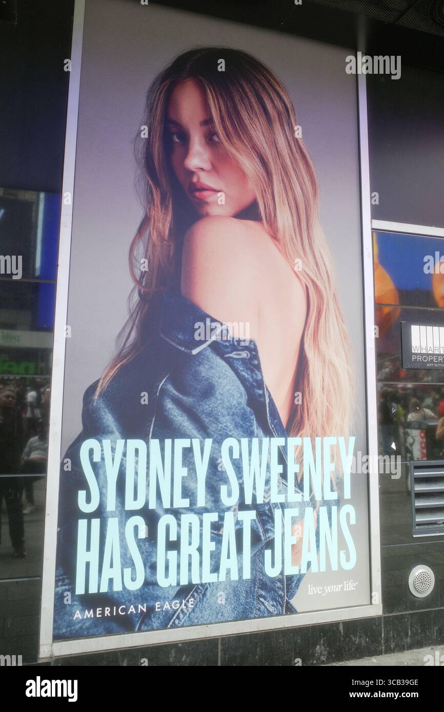 Sydney sweeney american eagle hi-res stock photography and images - Alamy