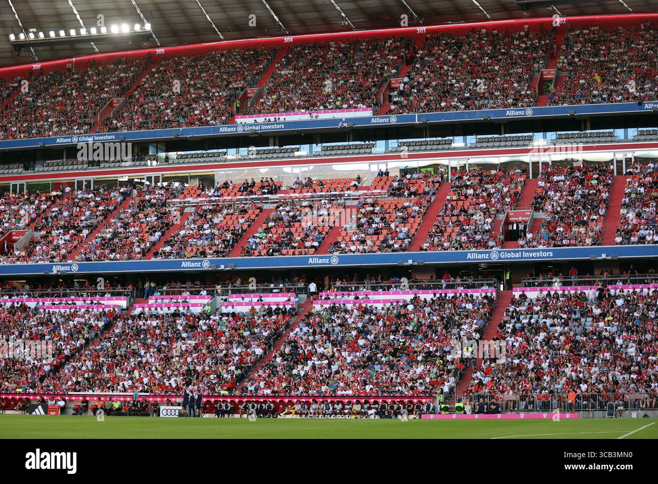 Hier der blick auf die zuschauer hi-res stock photography and images ...