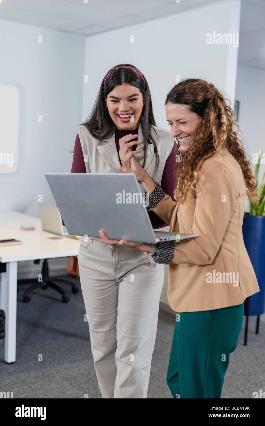 Reviewing colleagues in green hi-res stock photography and images - Alamy