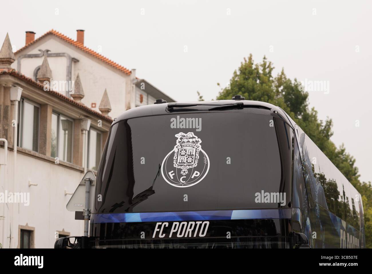 Porto, Portugal. 07th Aug, 2025. The bus of FC Porto is seen, with the ...