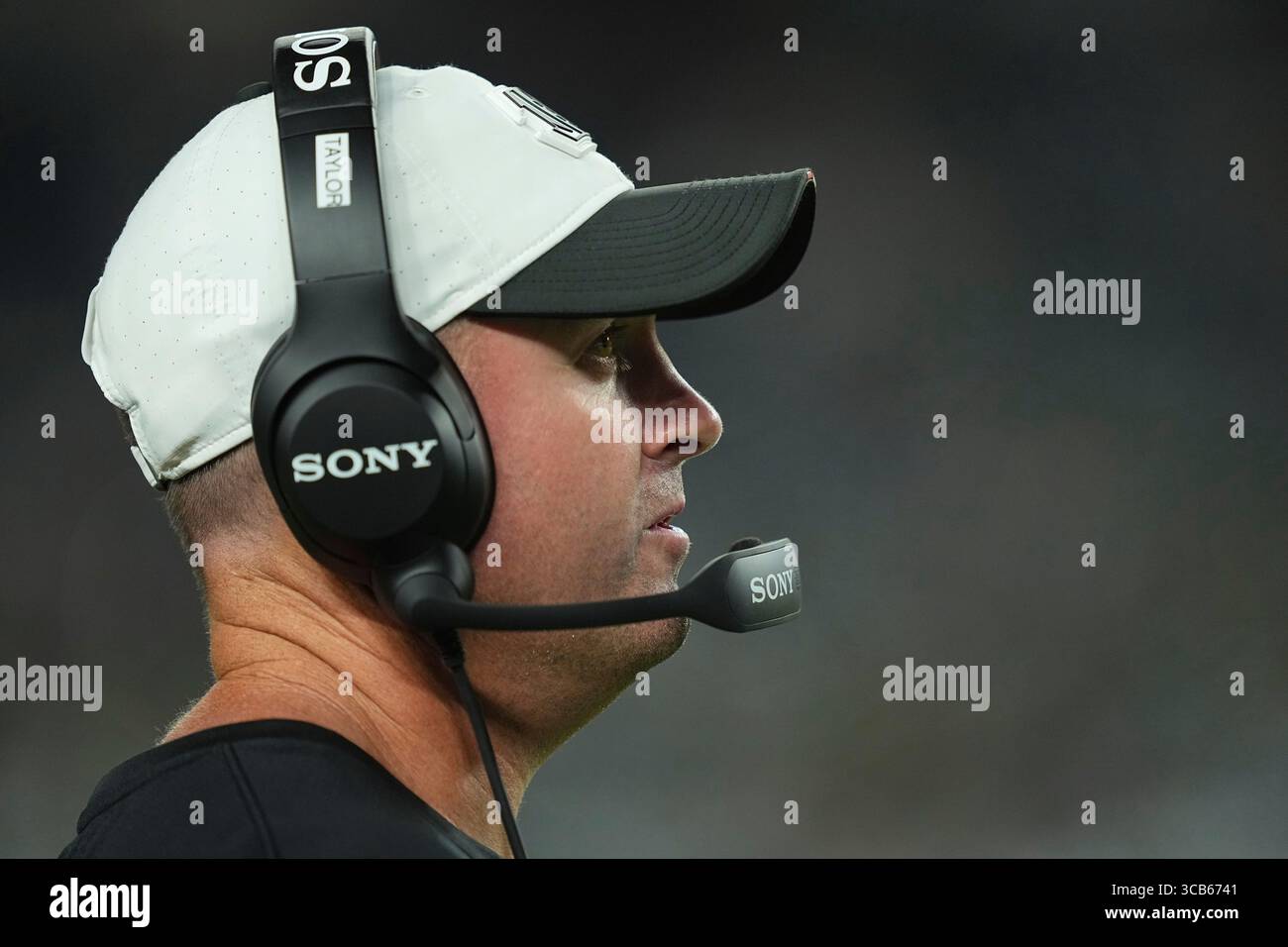 Cincinnati Bengals head coach Zac Taylor watches action during the ...