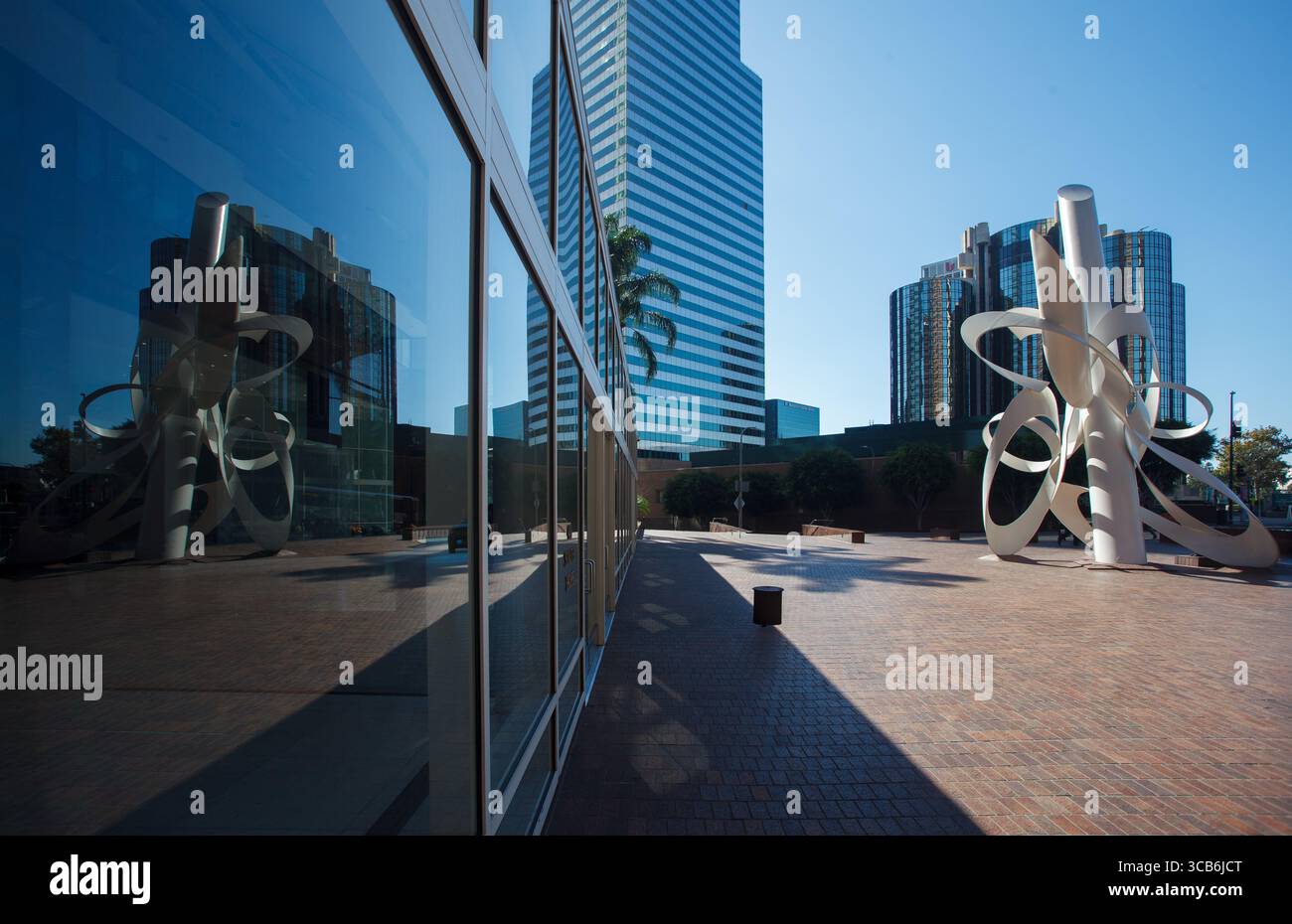 The Ulysses sculpture by Alexander Liberman in downtown Los Angeles ...