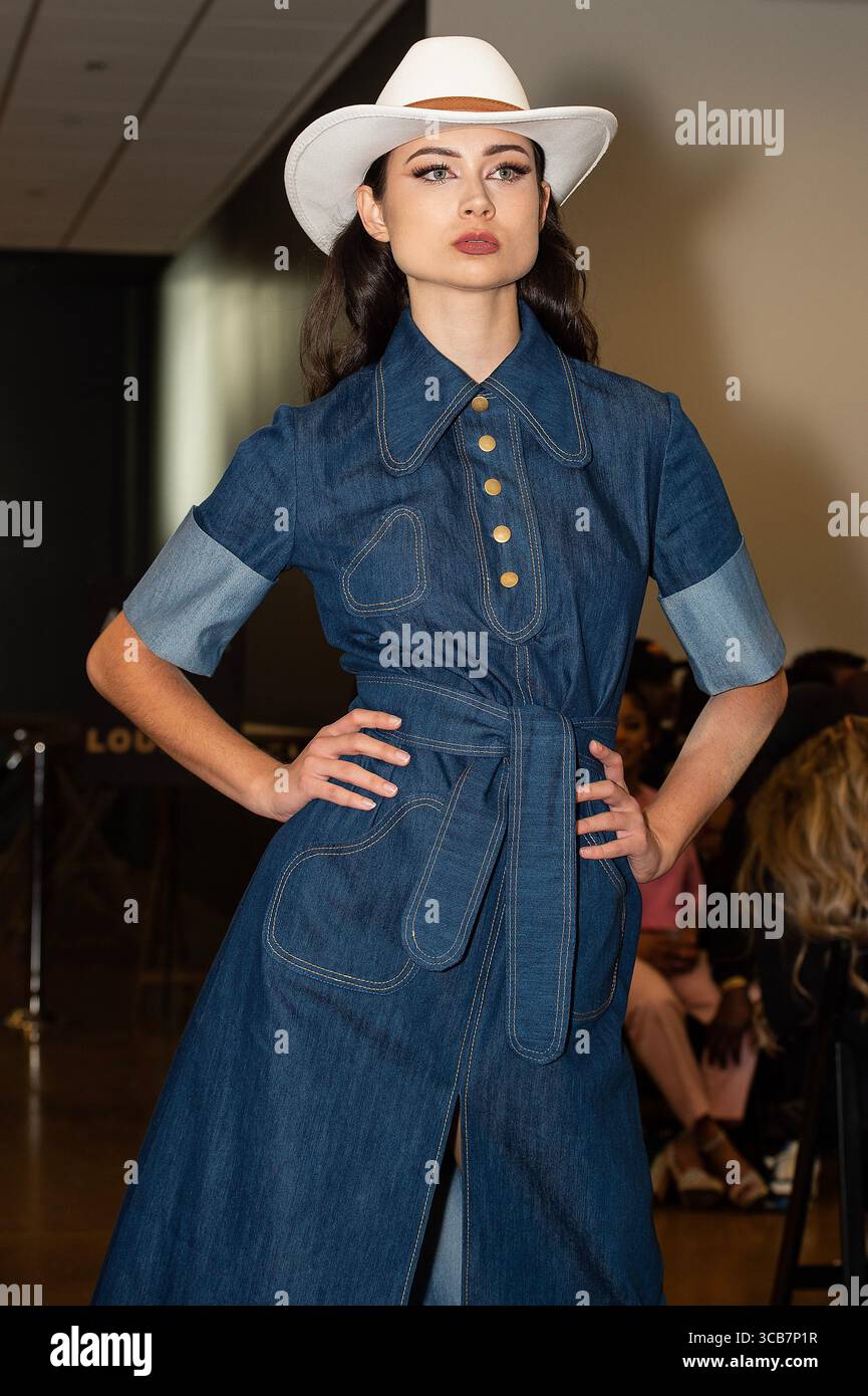 Female runway models 2023 hi-res stock photography and images - Alamy