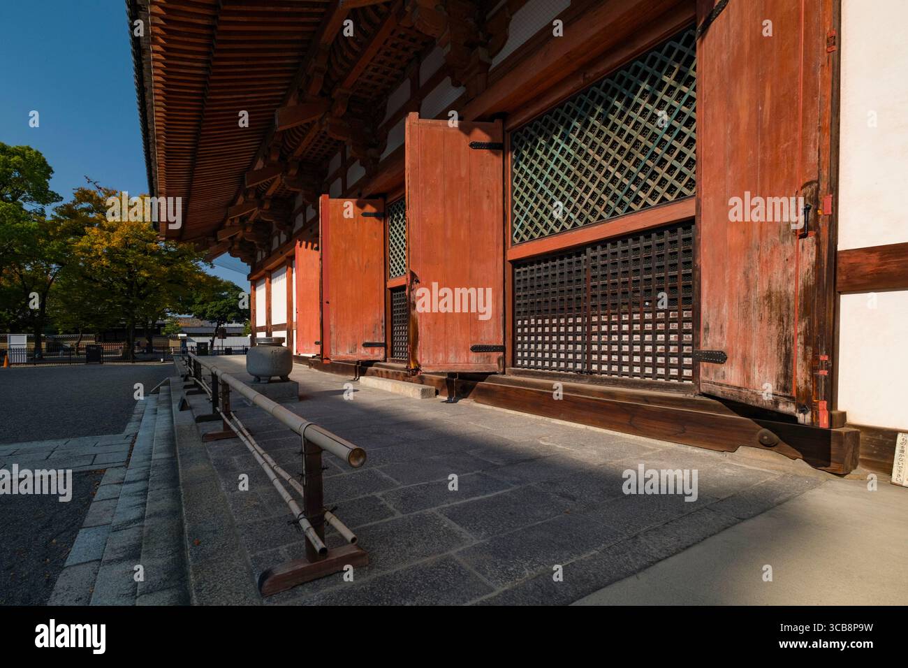 Beautiful ancient Kodo Lecture Hall at To-ji Temple featuring open ...