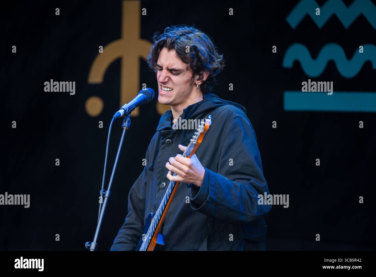 TAMINO, EARLY TOUR, CONCERT, 2019: The singer Tamino plays the Walled ...