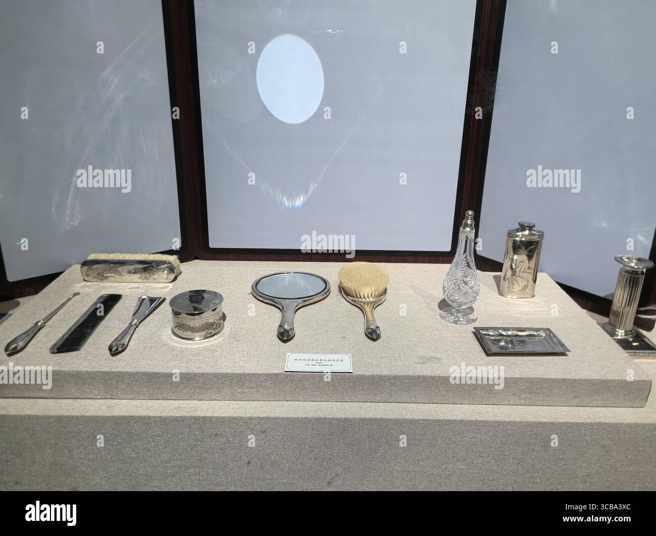 People visit the Shenyang Museum in Shenyang City, northeast China's ...