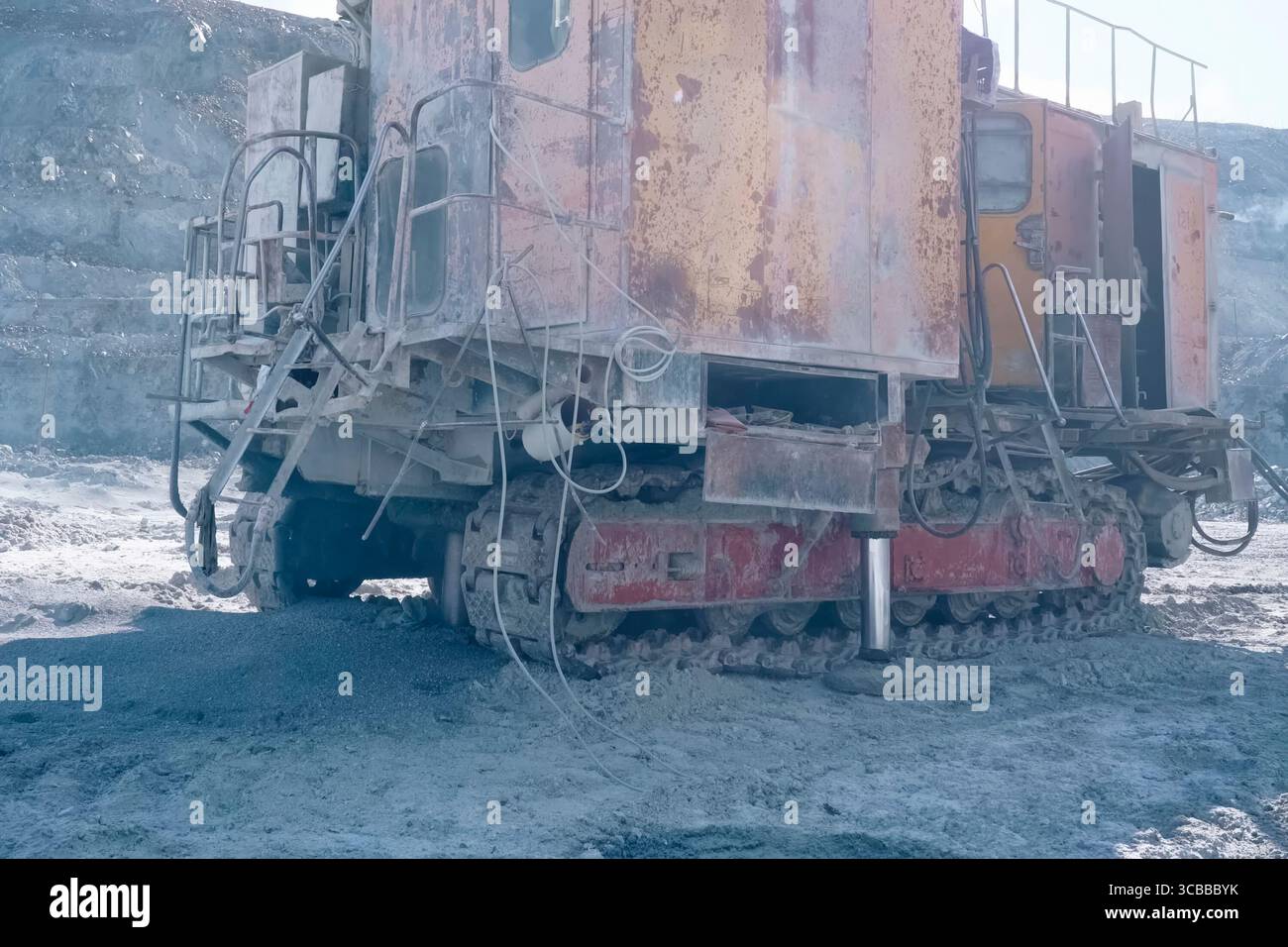 Excavator crawler track system hi-res stock photography and images - Alamy
