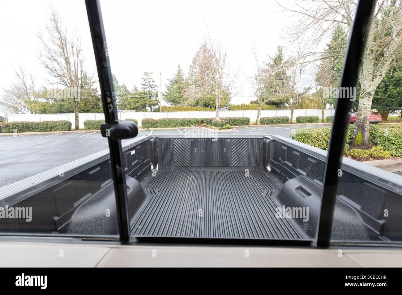 Portland, Oregon-USA-Jan 23, 2024- 2000 White Ford F-250 XLT Super Duty ...