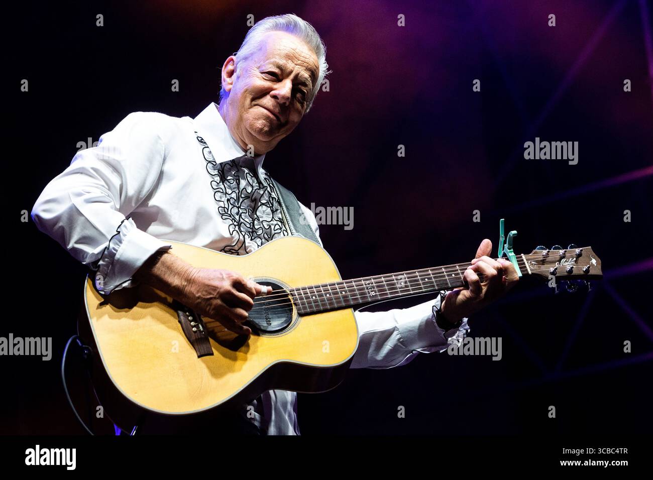 Australian guitarist Tommy Emmanuel in live concert at Bambu Festival ...