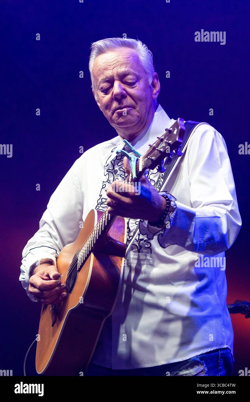 Australian guitarist Tommy Emmanuel in live concert at Bambu Festival ...