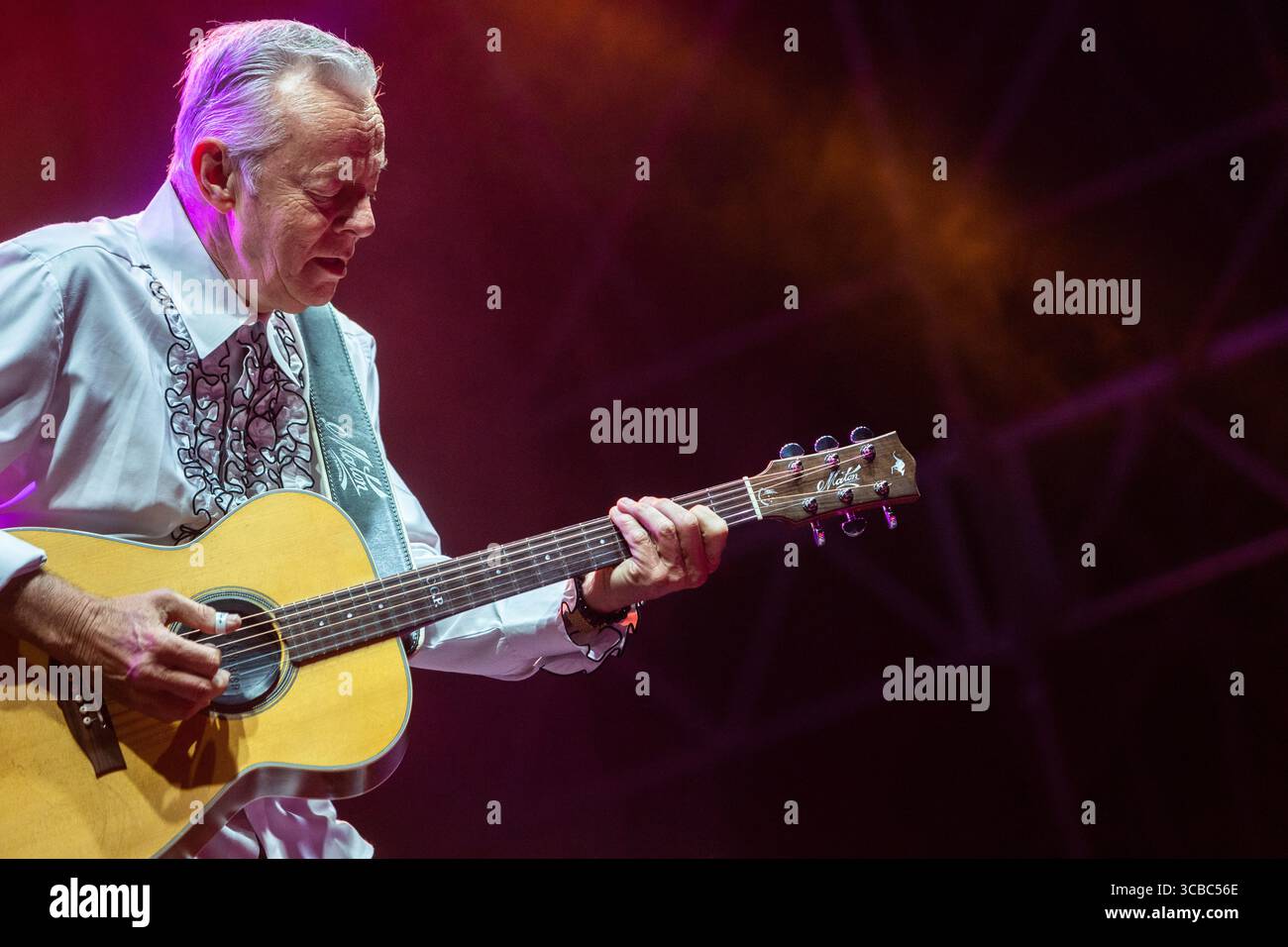 Australian guitarist Tommy Emmanuel in live concert at Bambu Festival ...