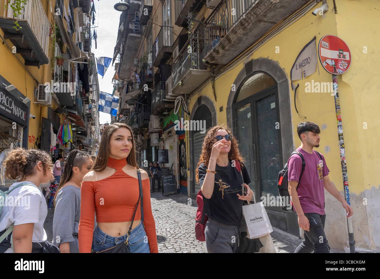 Scene in naples woman hi-res stock photography and images - Alamy