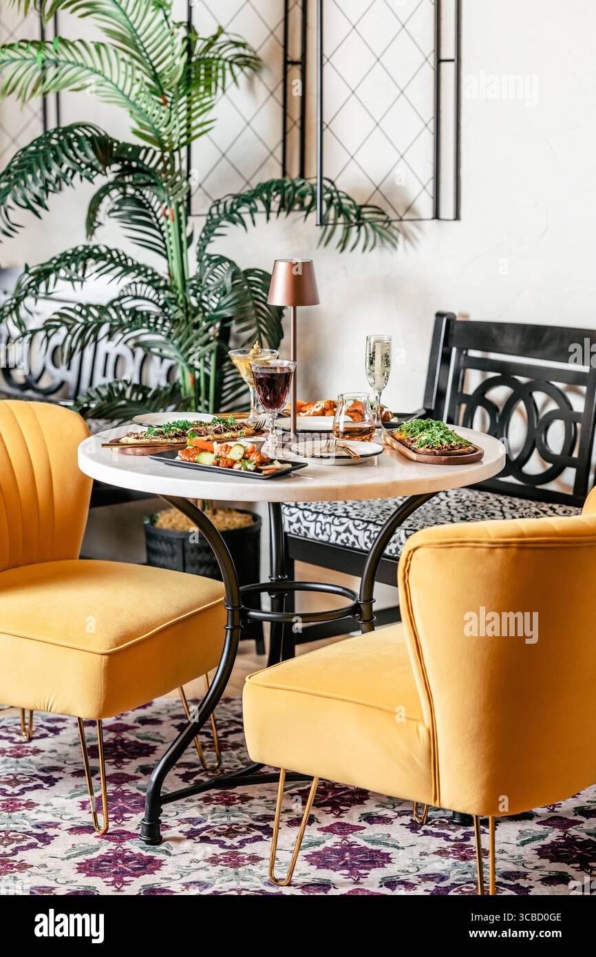 Elegant restaurant table set with drinks, appetizers, and décor Stock ...