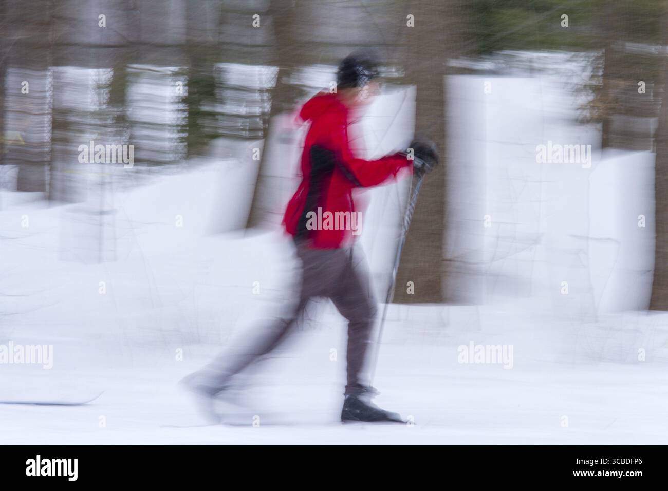 Person skiing slow motion hi-res stock photography and images - Alamy