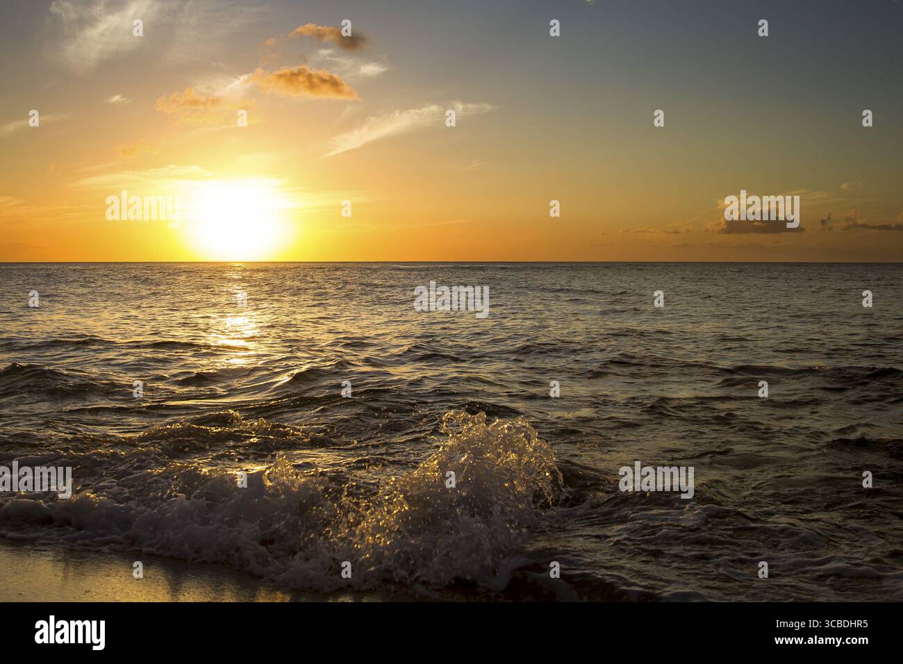 Wave crashing rolling on hi-res stock photography and images - Alamy