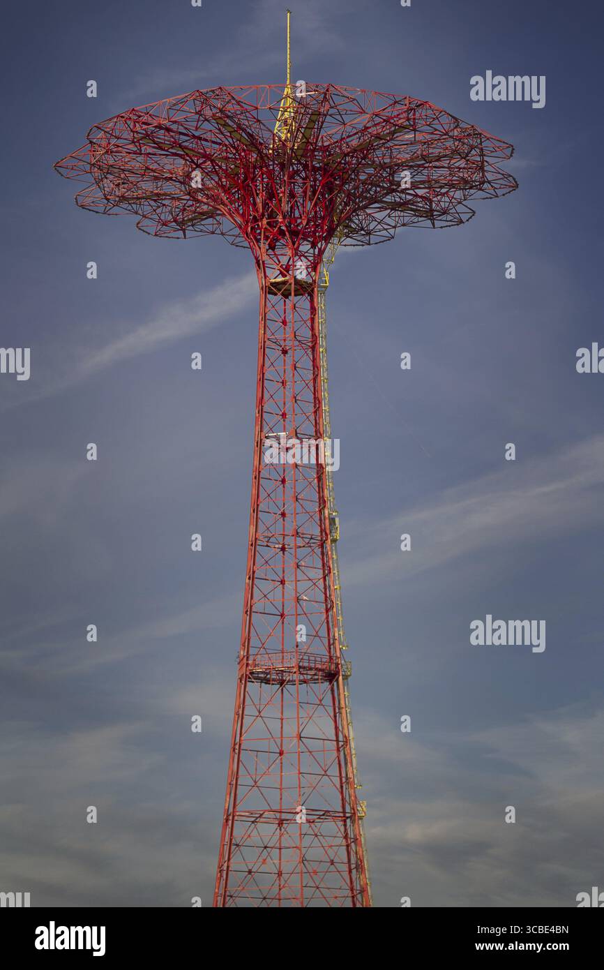 Parachute jump tower at Coney Island Stock Photo - Alamy