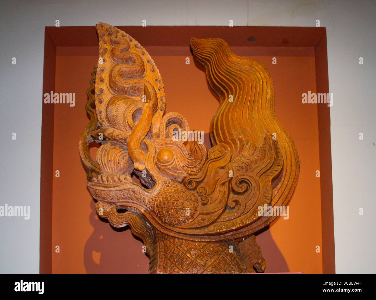 Vietnam hanoi dragon roof ly hi-res stock photography and images - Alamy