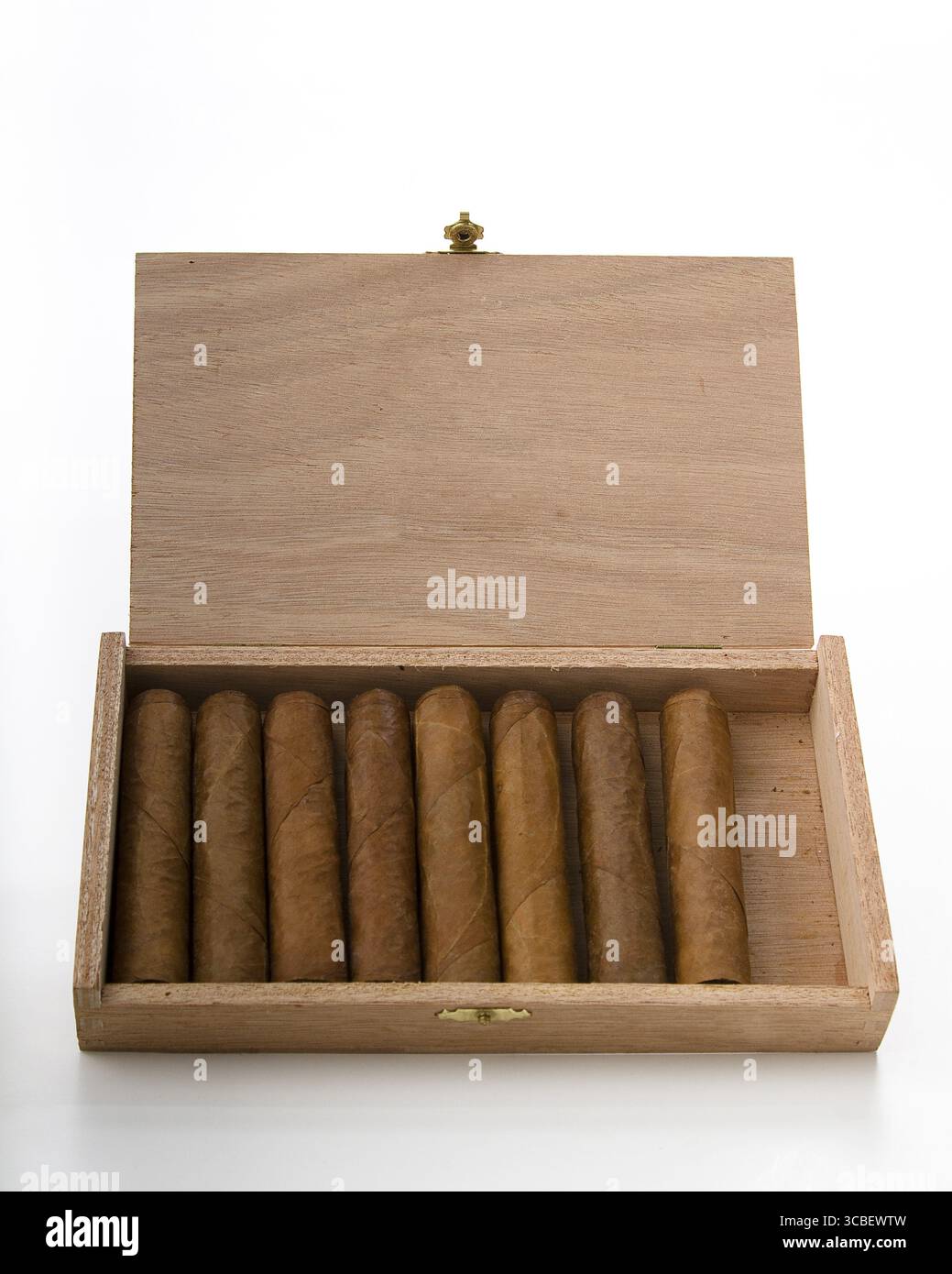 Cuban cigar in a small wood box Stock Photo - Alamy