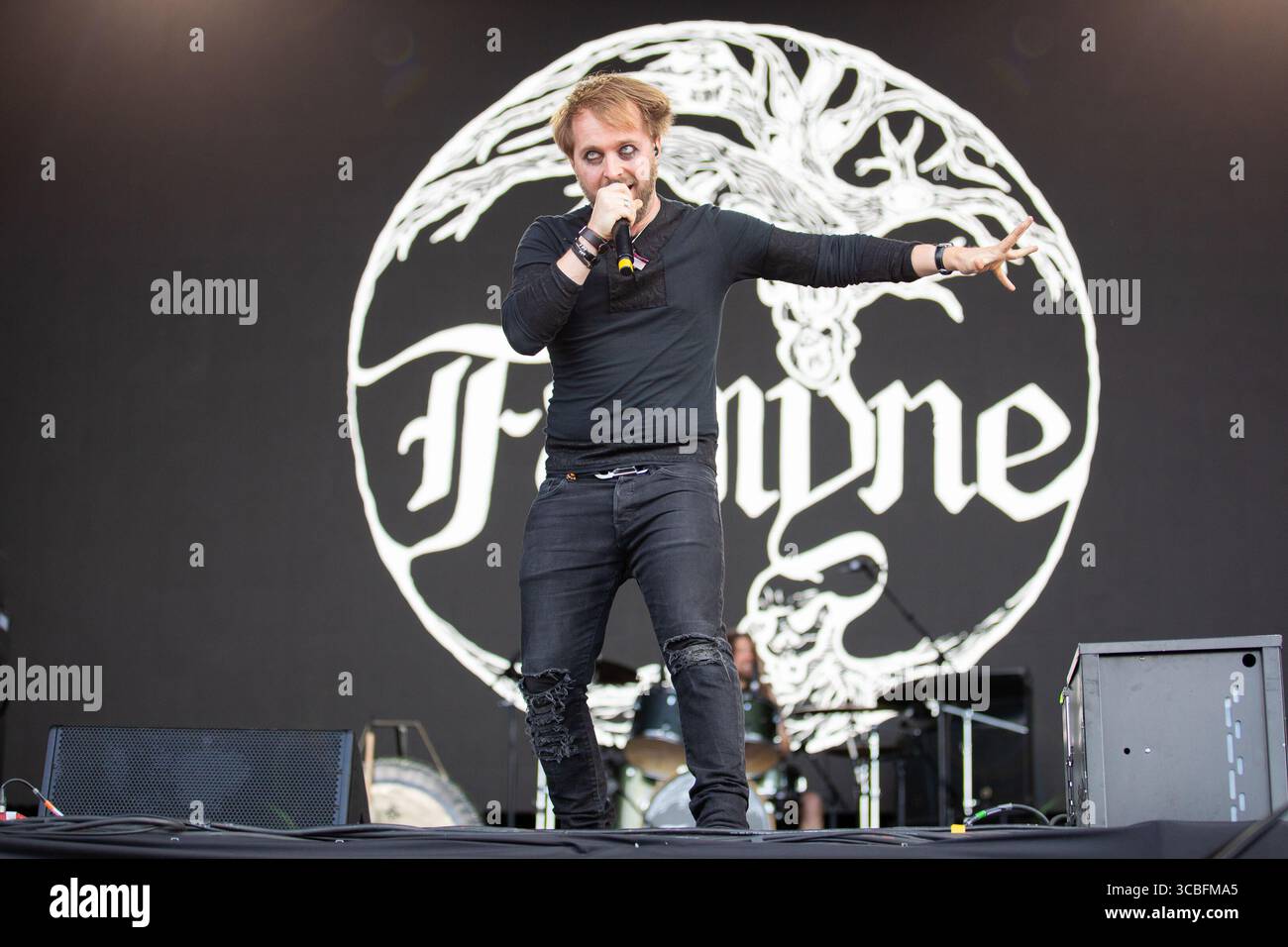 Derbyshire, England, 8th August, 2025. Famyne playing the Ronnie James ...