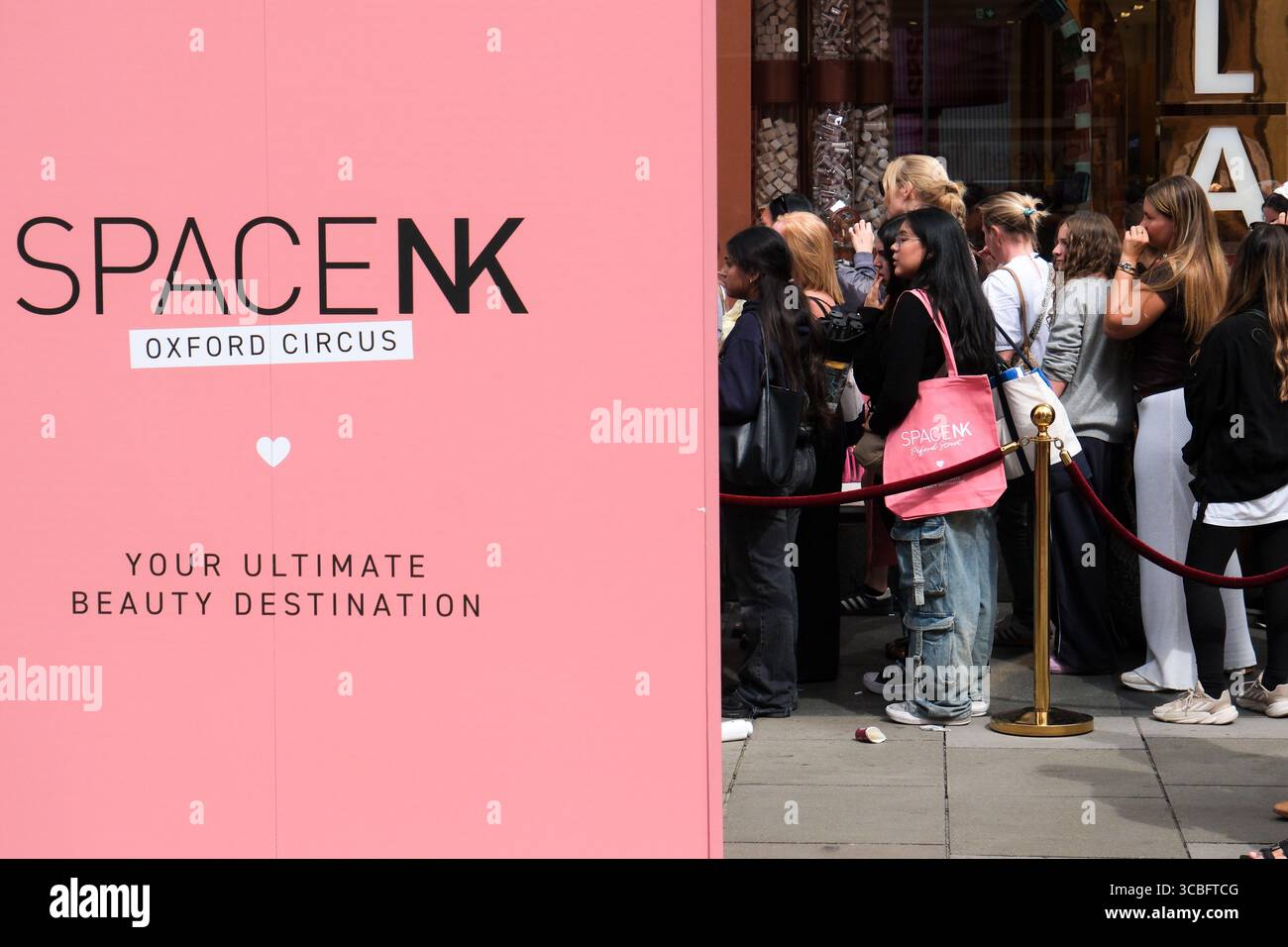 Oxford Street, London, UK. Space NK opens new store on London's Oxford ...