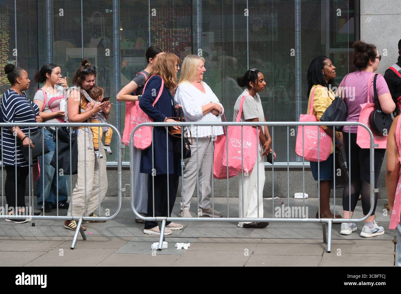 Oxford Street, London, UK. Space NK opens new store on London's Oxford ...