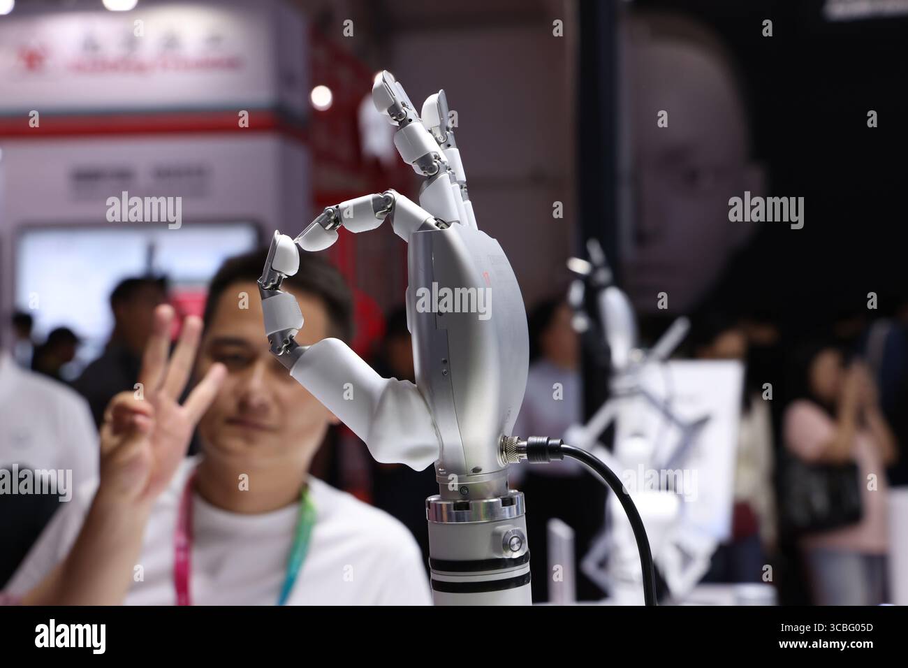 (250808) -- BEIJING, Aug. 8, 2025 (Xinhua) -- Visitors look at a robot ...