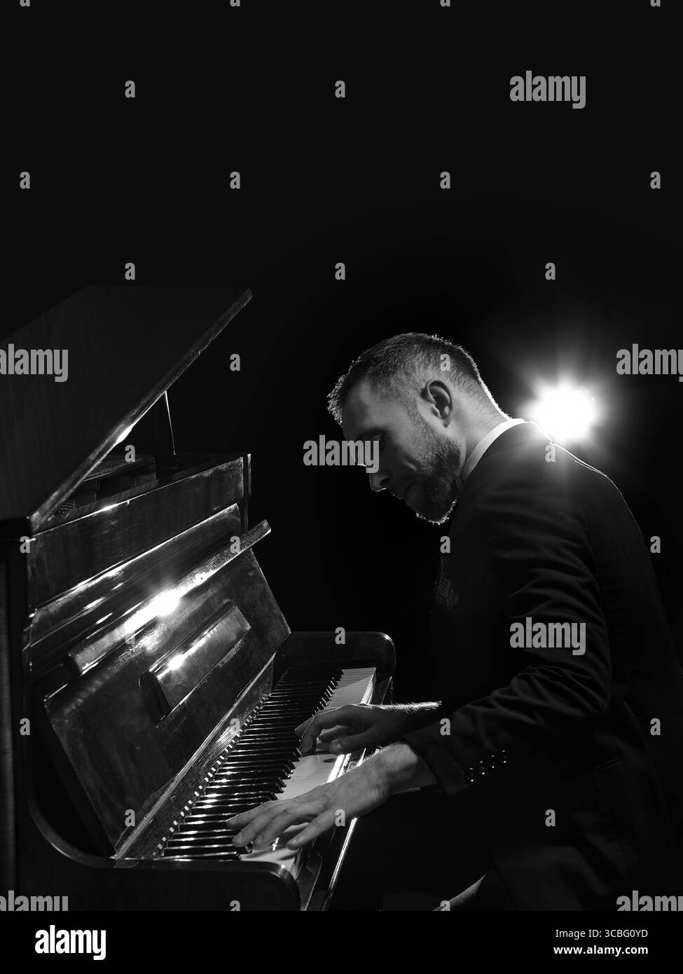 Male pianist in tuxedo hi-res stock photography and images - Alamy