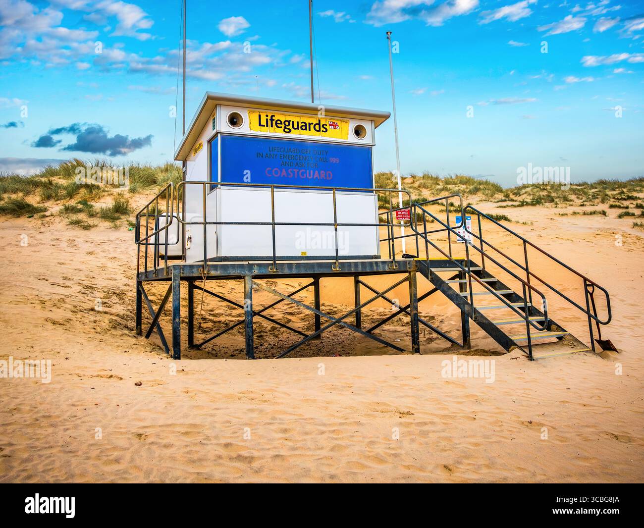 The RNLI lifeguard hut overlooking and safeguarding Camber Sands beach ...