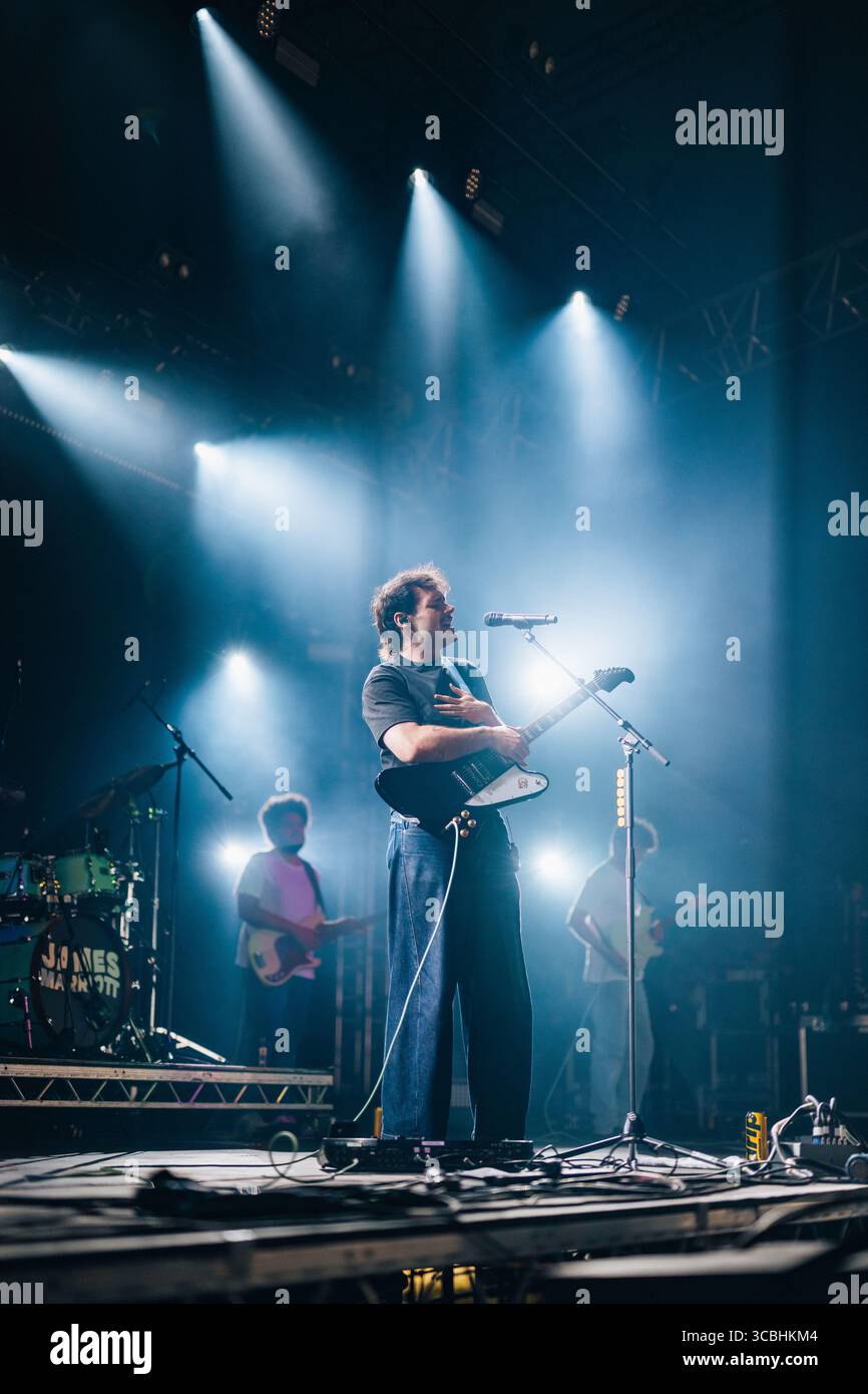 Newquay, Cornwall, UK. 08/08/2025. James Marriott live concert at ...