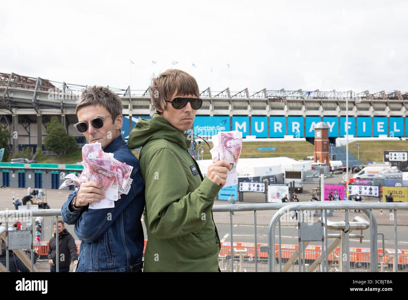 Edinburgh, Scotland. UK. 8 August 2025. Photocall: Fake of Liam and ...