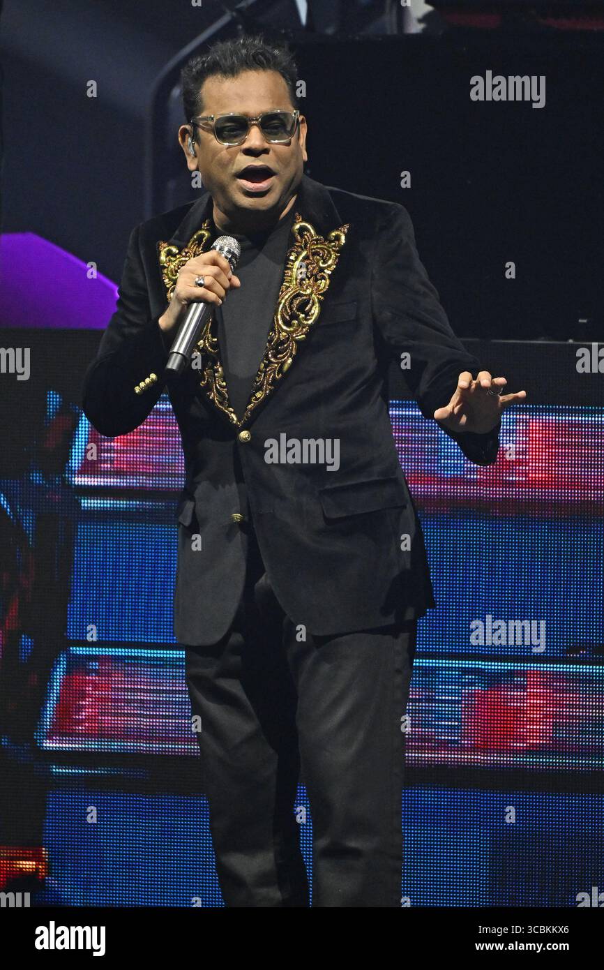 HOLLYWOOD FL - AUGUST 07: A.R. Rahman performs during The Wonderment ...