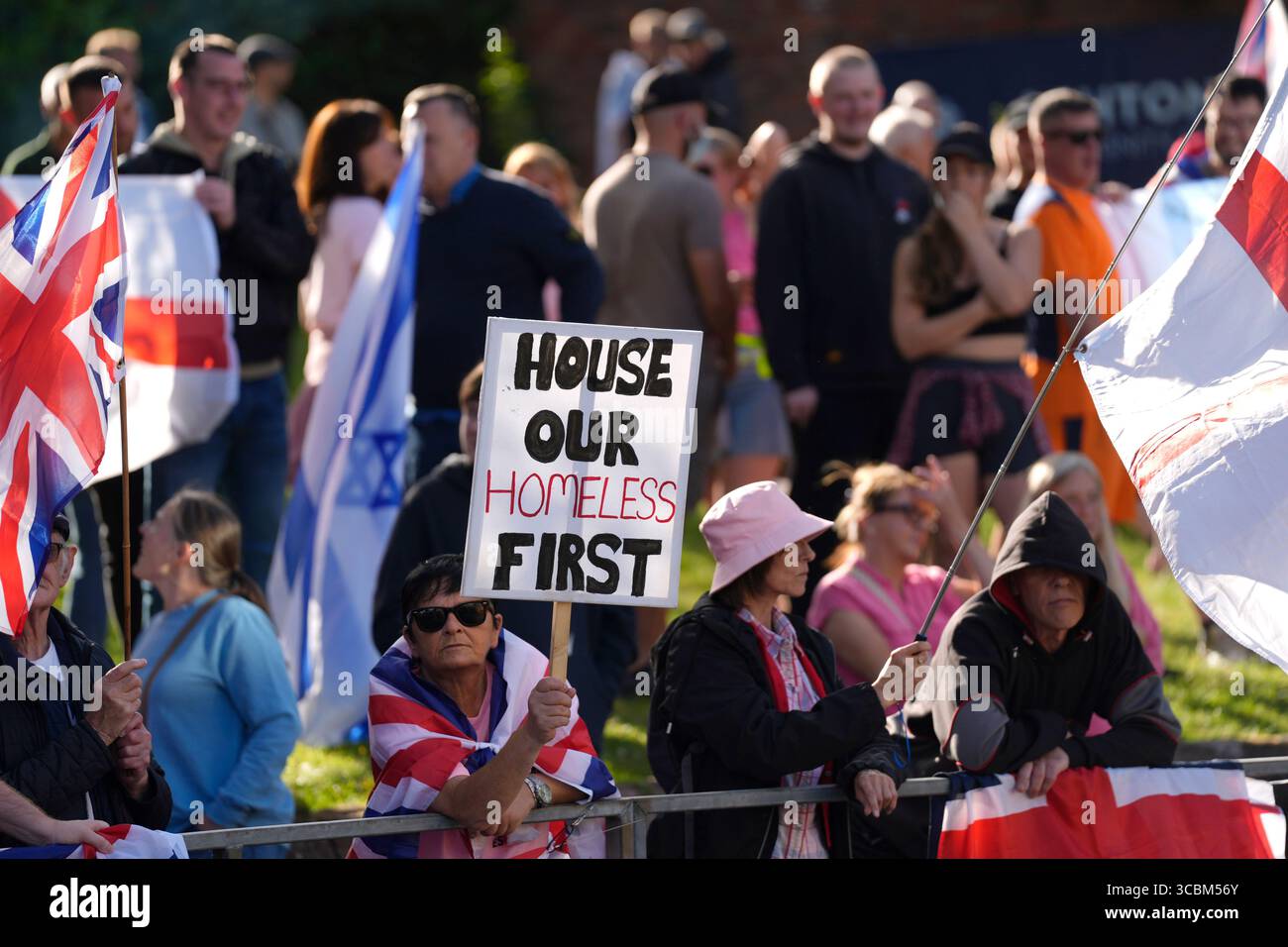 Protesters holding signs flags hi-res stock photography and images - Alamy