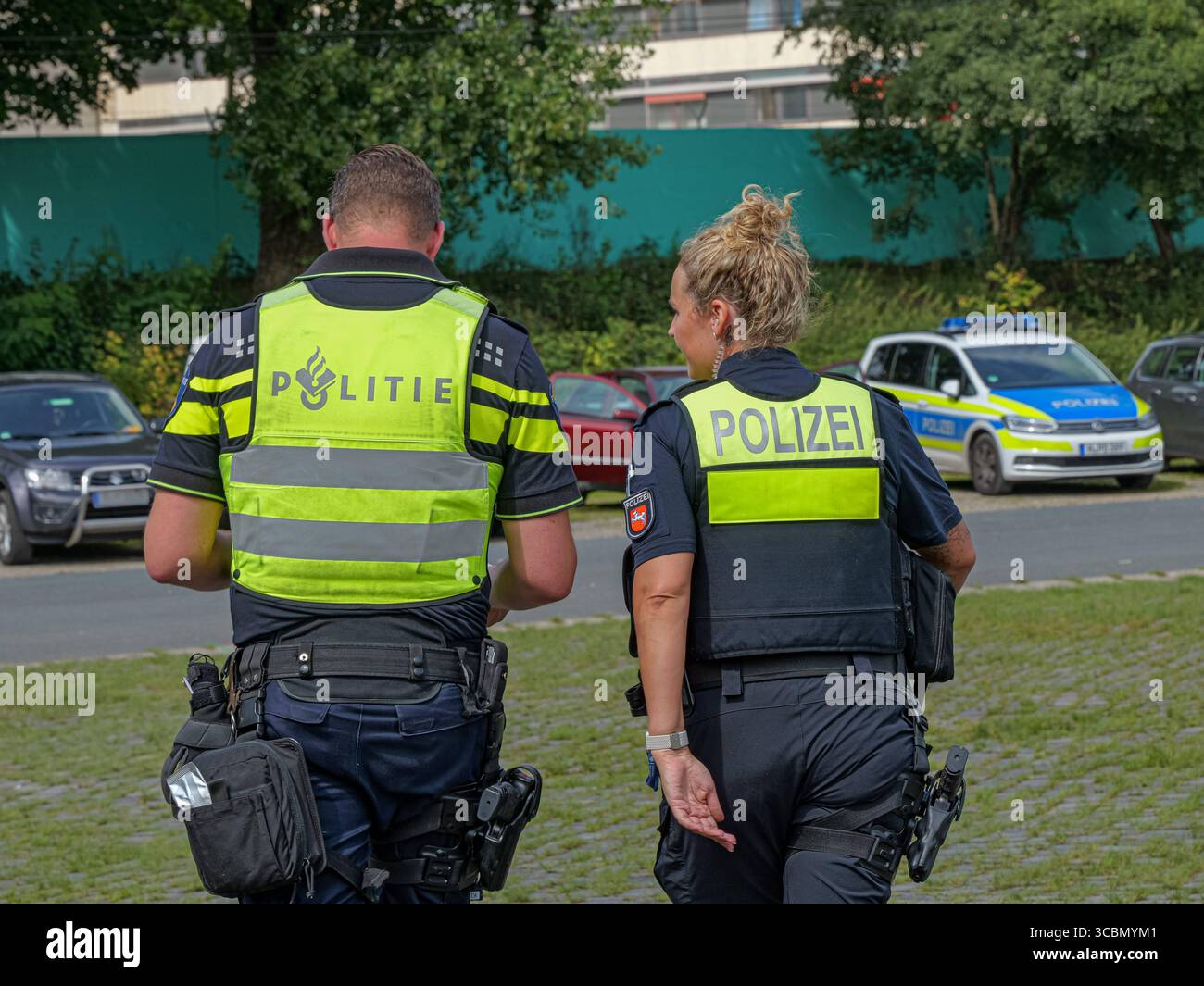 Schwerpunktkontrolle der Polizei Großkontrolle des Personenverkehrs mit ...