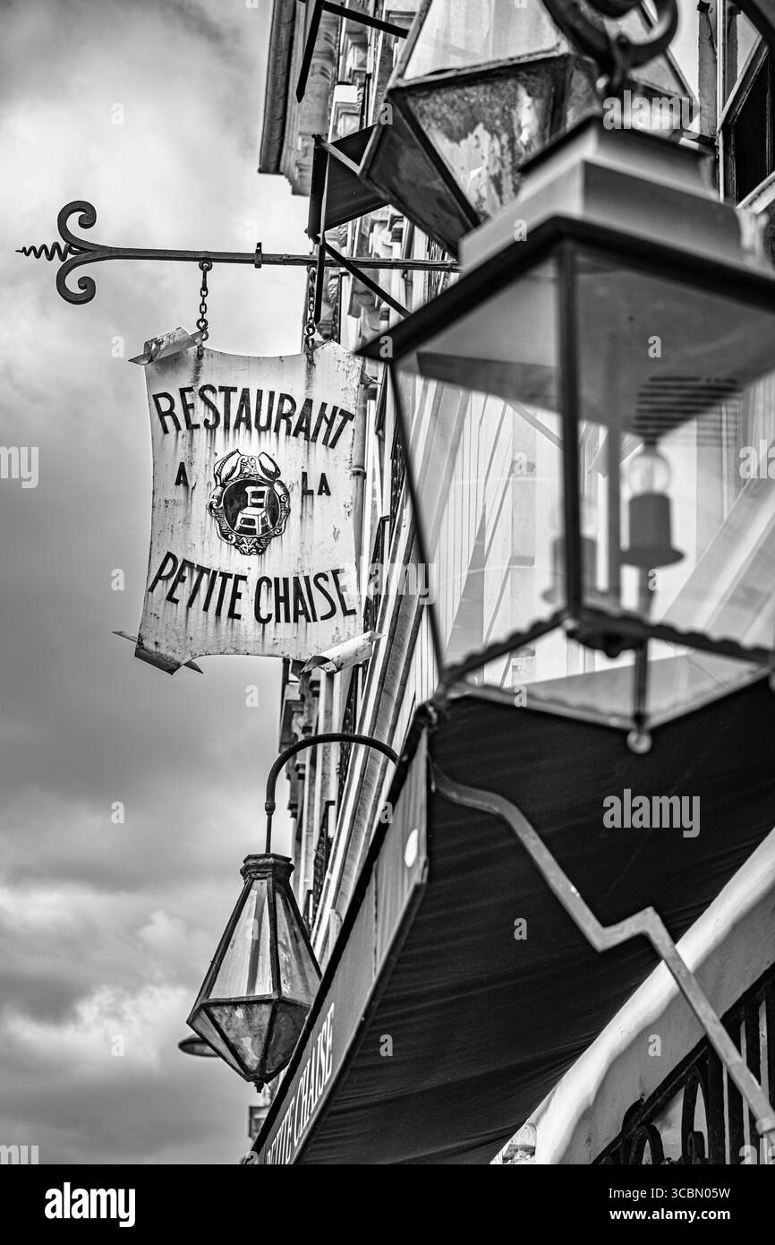 Restaurant exterior Black and White Stock Photos & Images - Alamy