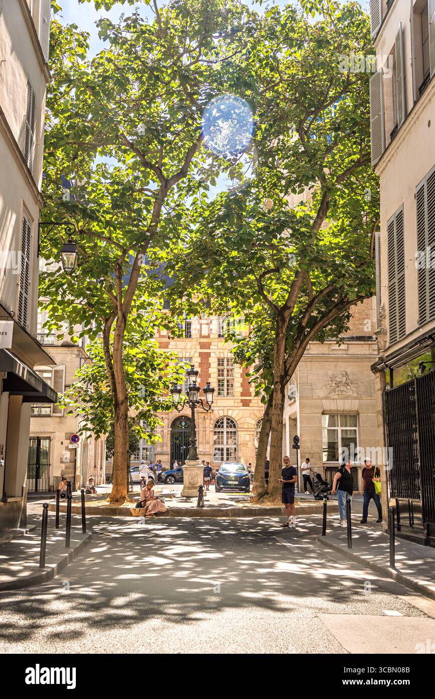 Beautiful paris street hi-res stock photography and images - Alamy