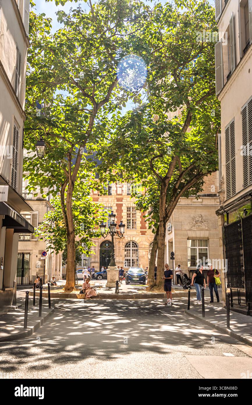 Beautiful street in paris hi-res stock photography and images - Alamy