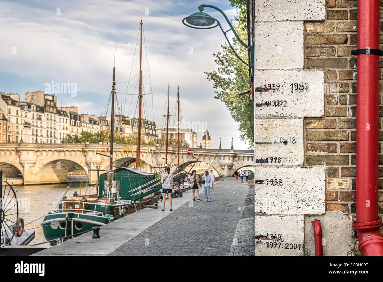 High water marks, Seine, Paris Stock Photo - Alamy