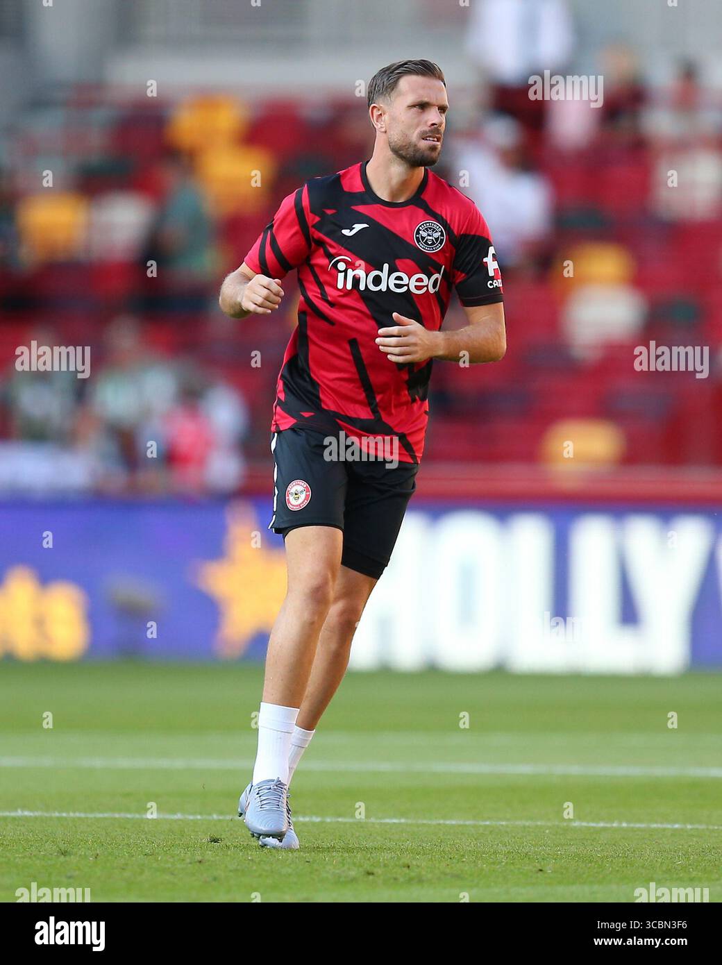 London, England, August 08 2025: Jordan Henderson (6 Brentford) warms ...