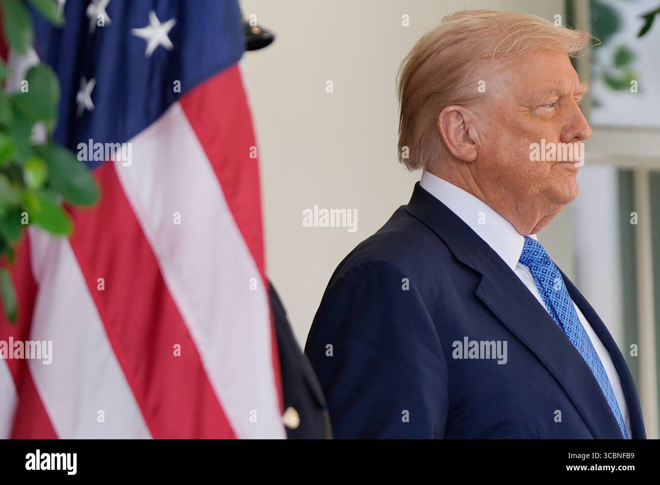 President Donald Trump waits to greet Armenia's Prime Minister Nikol ...