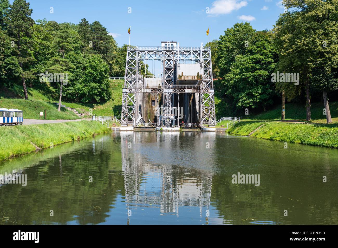Sluice complex and tourist building of the old canal du centre in StrÃ py-Bracquegnies, La ...