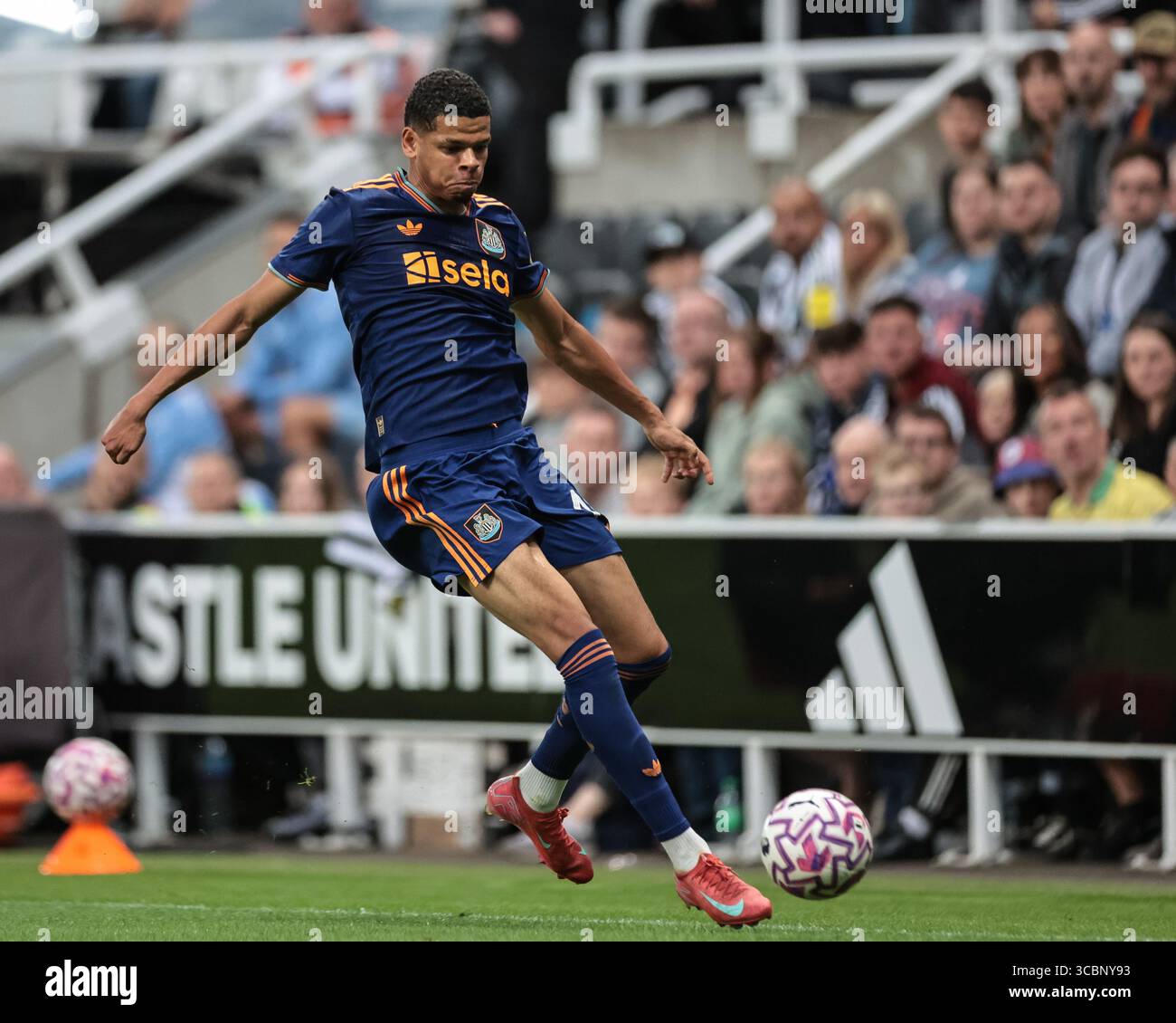 Osula newcastle united 2025 hi-res stock photography and images - Alamy