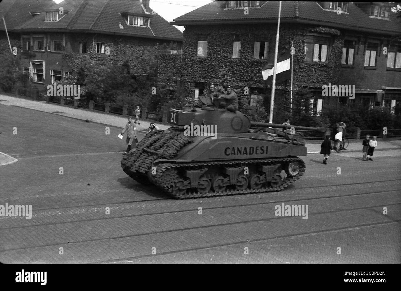 Parade ww2 vehicles hi-res stock photography and images - Alamy