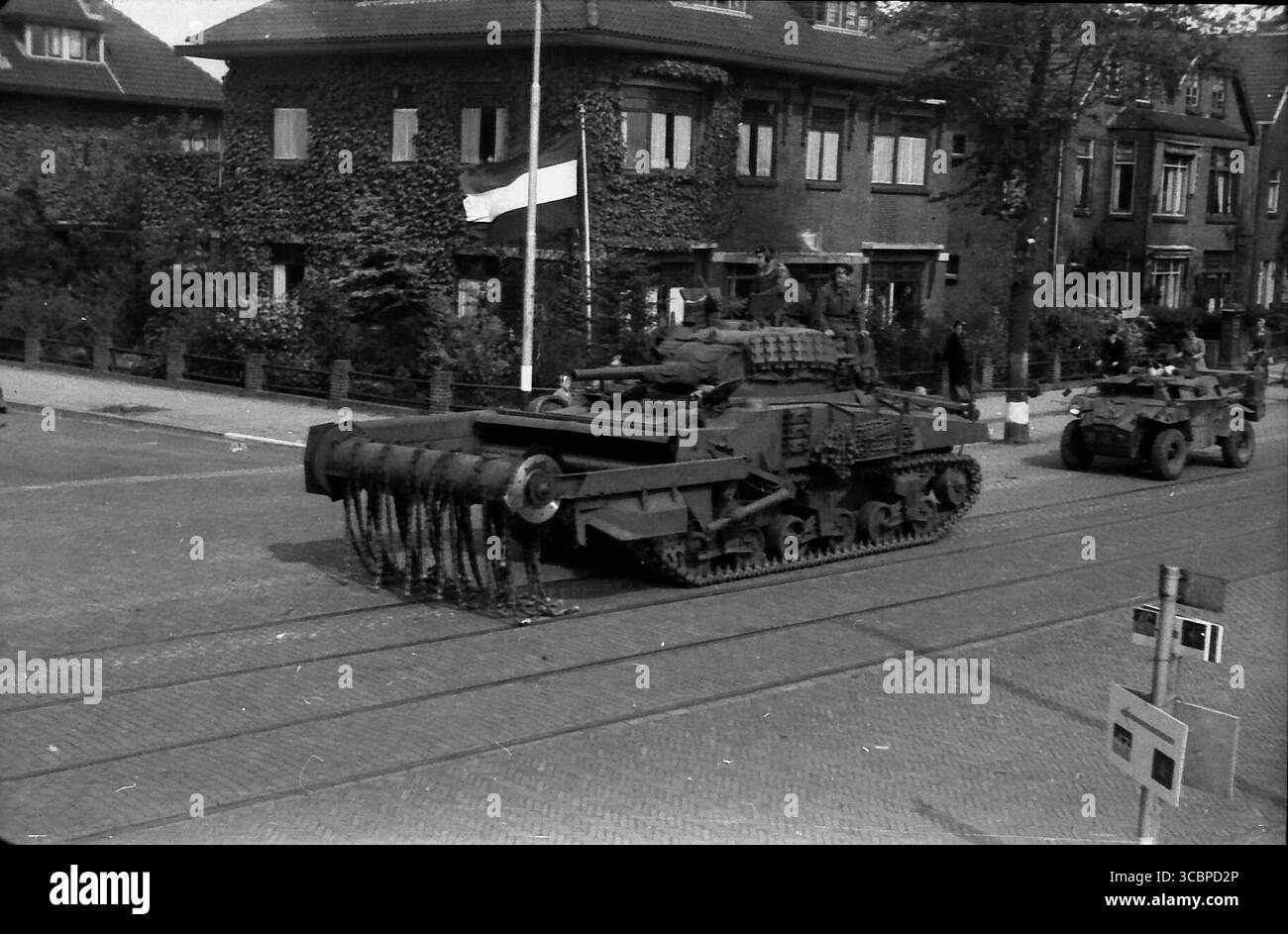 Parade ww2 vehicles hi-res stock photography and images - Alamy
