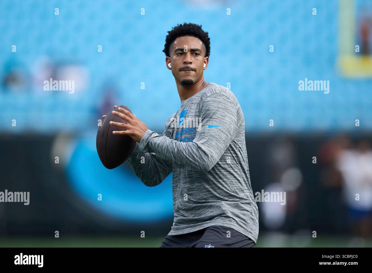 Carolina Panthers quarterback Bryce Young (9) warms up prior to a NFL ...